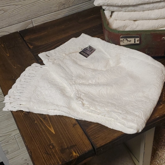Monreno | Pants & Jumpsuits | Monoreno White Lace Capri Pant | Poshmark